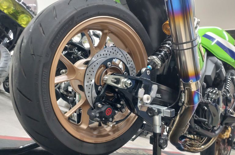 ZRX1200D N様号でフルカスタム①